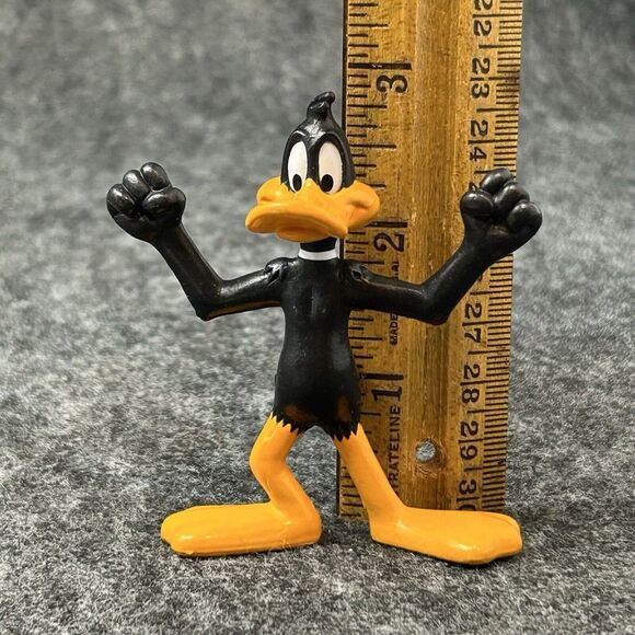 Toys | Vintage Warner Bros Daffy Duck Figurine 1991 Power Pose 3 Inch ...